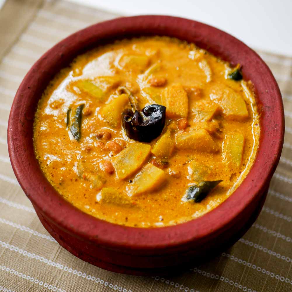 Bottlegourd Cowpea Curry - Suraikai Thattapayaru Kuzhambu - Kannamma Cooks